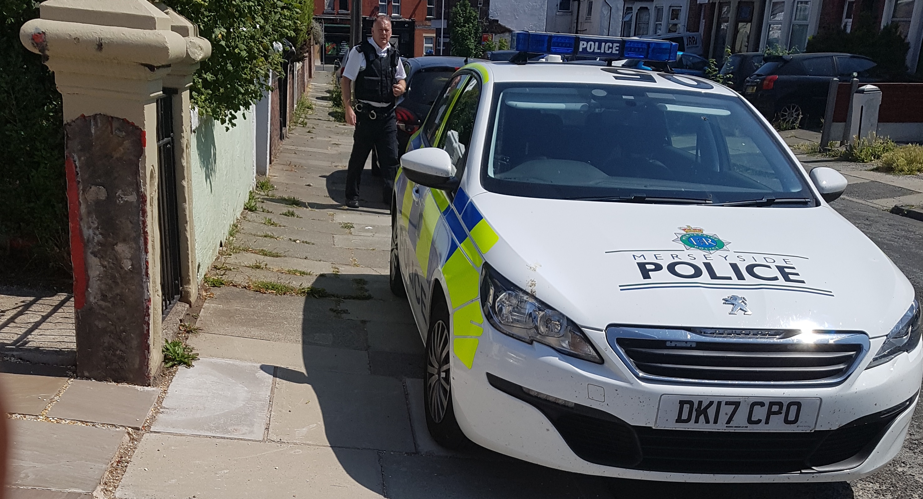 A crime suspect is chased through Wallasey by the police. What happened ...