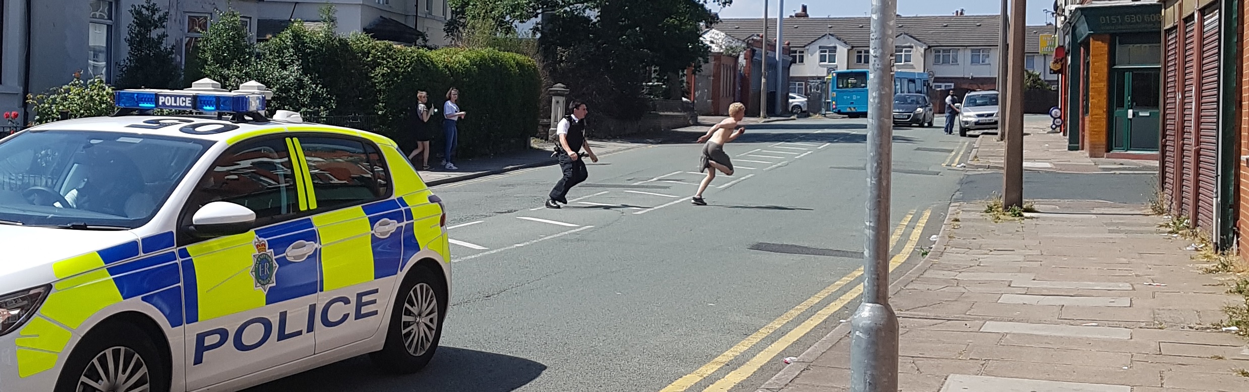 A crime suspect is chased through Wallasey by the police. What happened ...